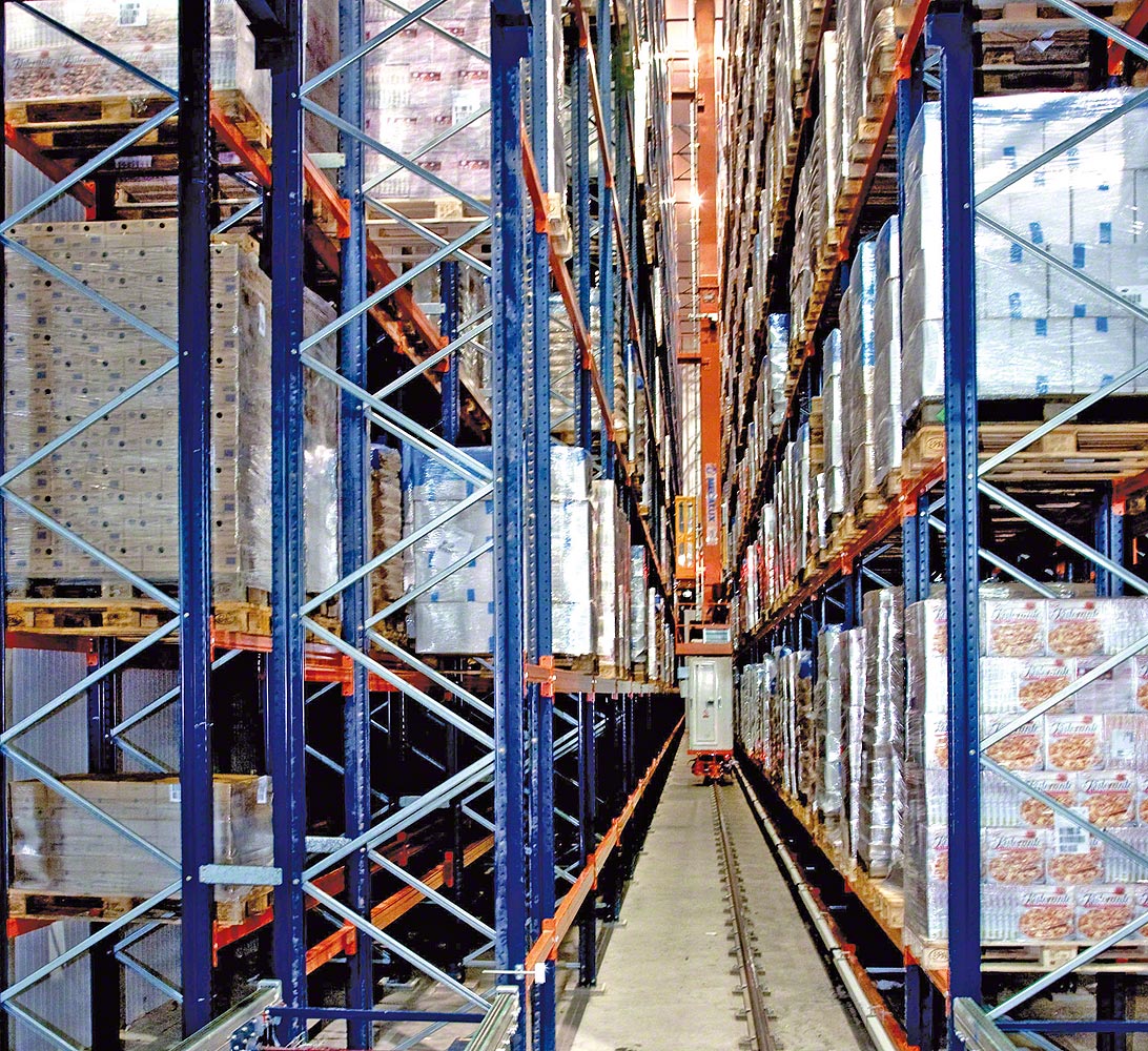 Stacker Cranes for Pallets | Automated Warehouse for Pallets | Mecalux ...