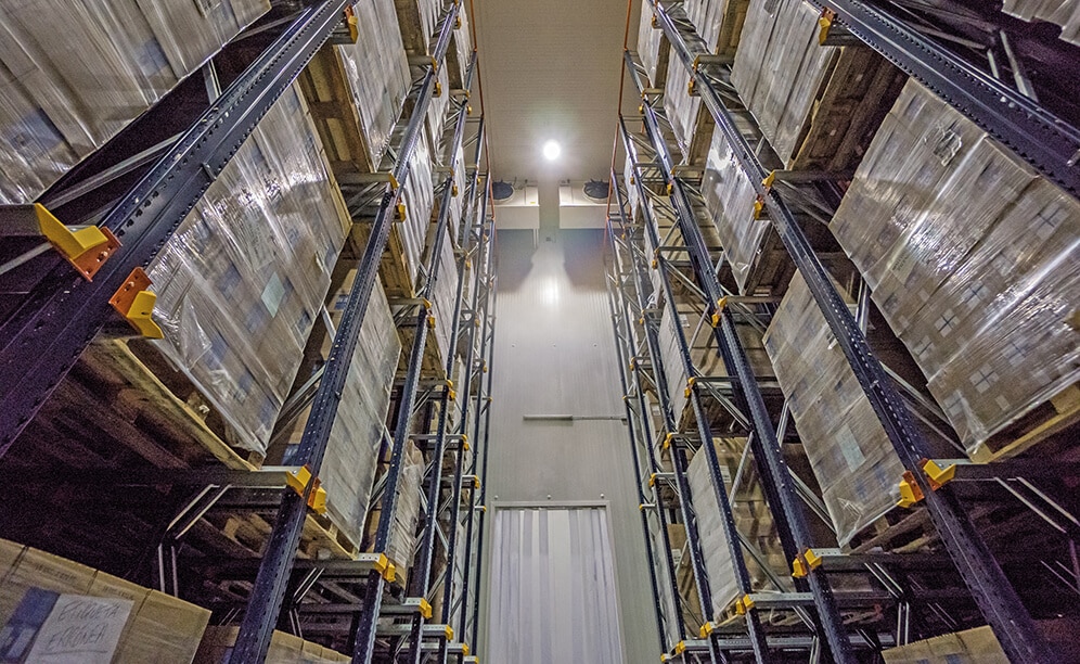 A logistics centre with six frozen storage chambers – Mecalux.co.uk
