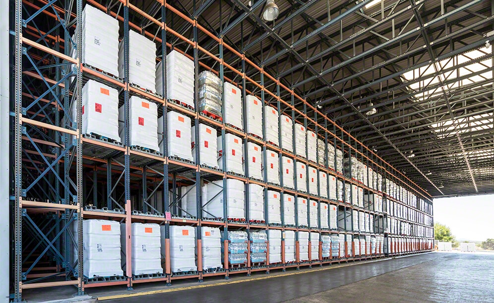 The soft drinks warehouse of San Benedetto - Mecalux.co.uk