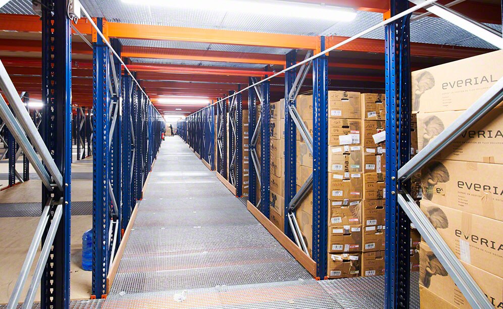 Everial: document centre with walkways in Lyon - Mecalux.co.uk