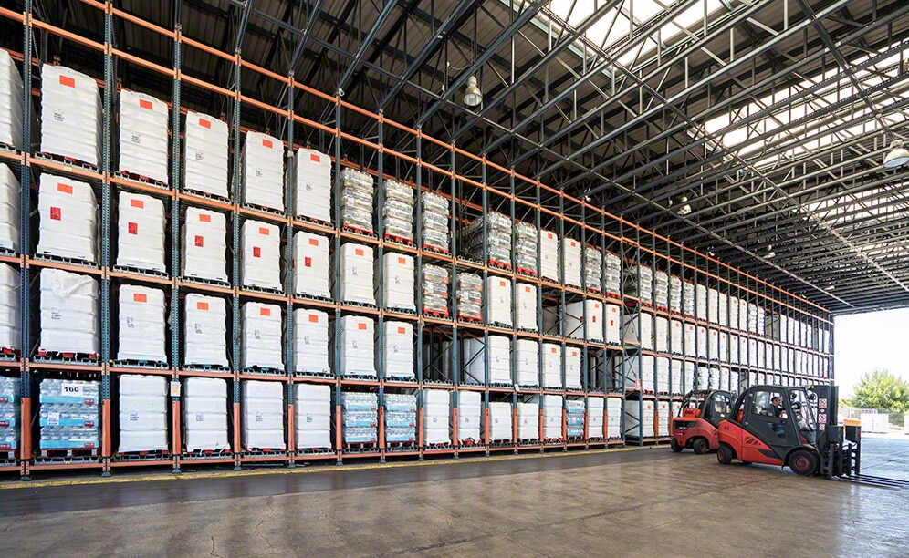 The soft drinks warehouse of San Benedetto - Mecalux.co.uk