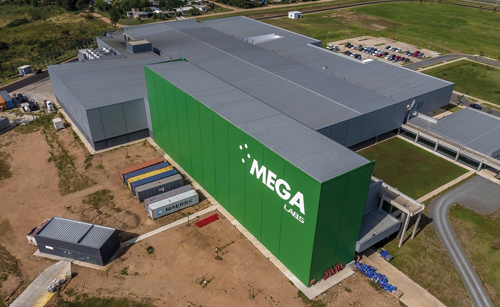 Automated clad-rack warehouse of Mega Pharma in Uruguay – Mecalux.co.uk