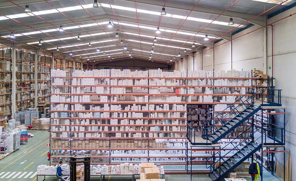 Case study of racks with walkways at Eralogistics – Mecalux.co.uk