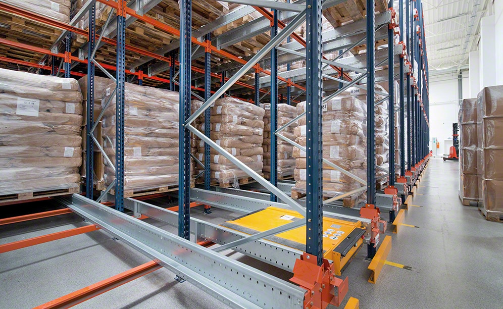 High-density storage systems for Eggs Product - Mecalux.co.uk