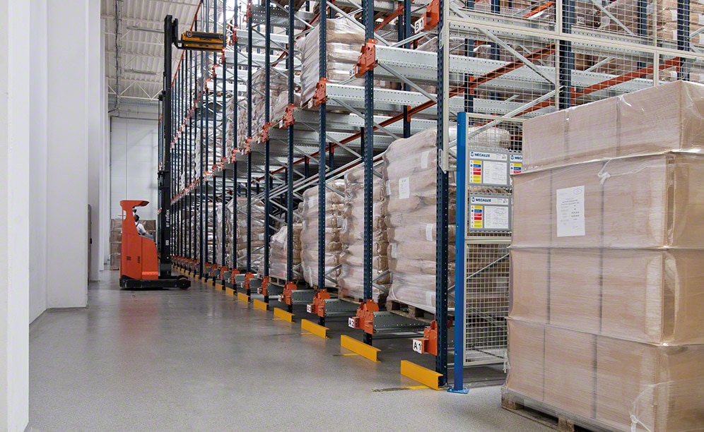 High-density storage systems for Eggs Product - Mecalux.co.uk