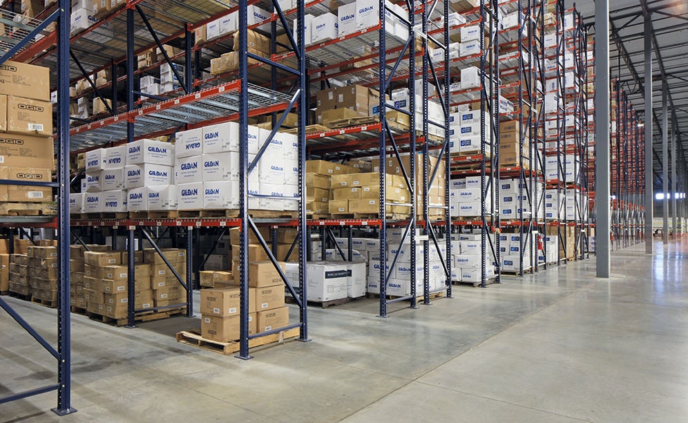 Example of high-rise pallet racking at the SanMar warehouse – Mecalux.co.uk
