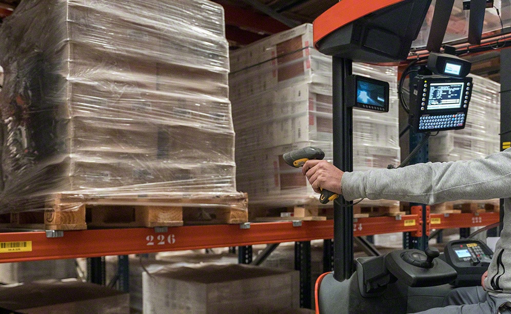 Ceramic tile warehouse of Grupo Pamesa - Mecalux.co.uk