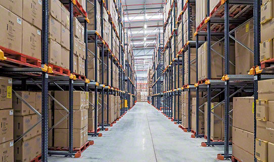 3D Animation of drive-in pallet racking | Mecalux.co.uk