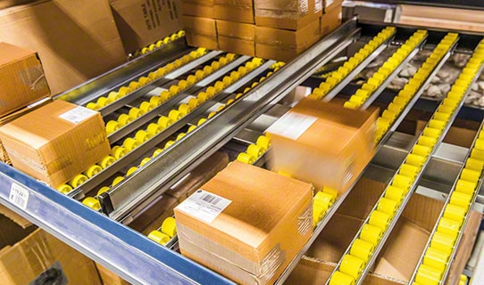 Example of pallet racking and picking for SAGA's warehouse | Casos ...