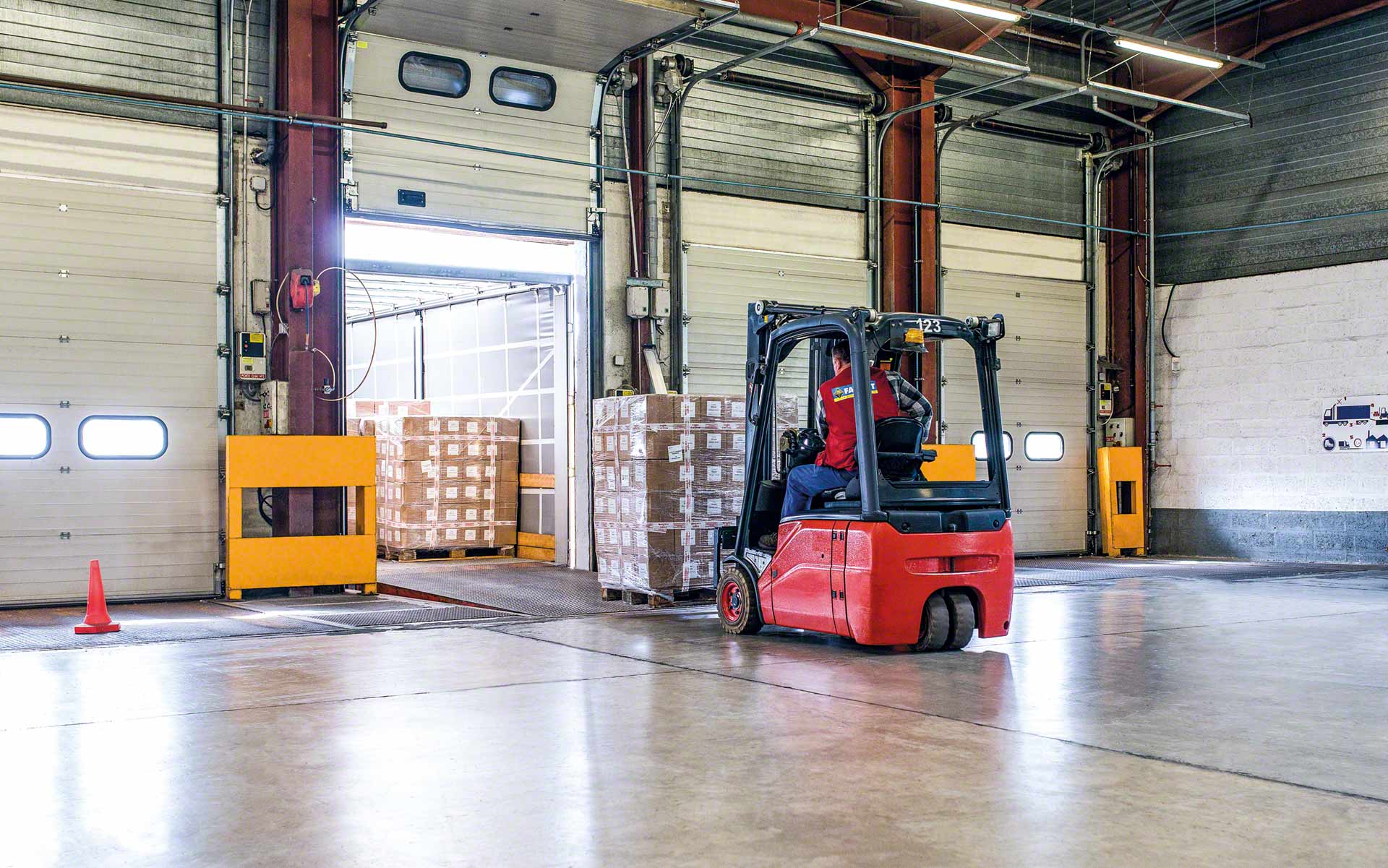 Optimise lorry loading with software - Mecalux.co.uk