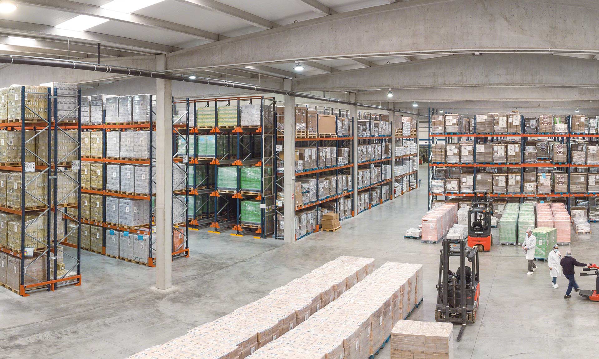Costa: storage of vegetable drinks and horchata - Mecalux.co.uk