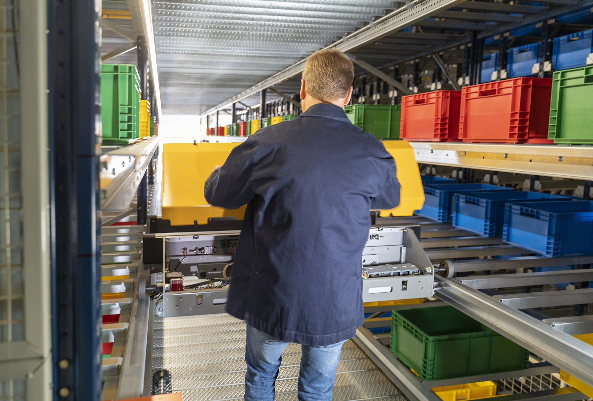 Shuttle System (storage solution for boxes) - Mecalux.co.uk