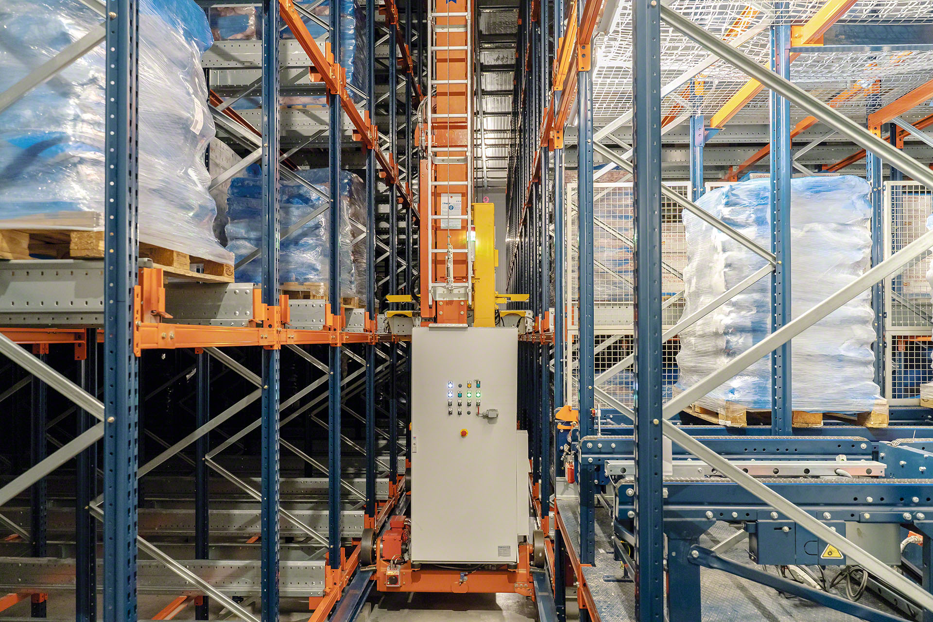 Automated Pallet Shuttle - Mecalux.co.uk