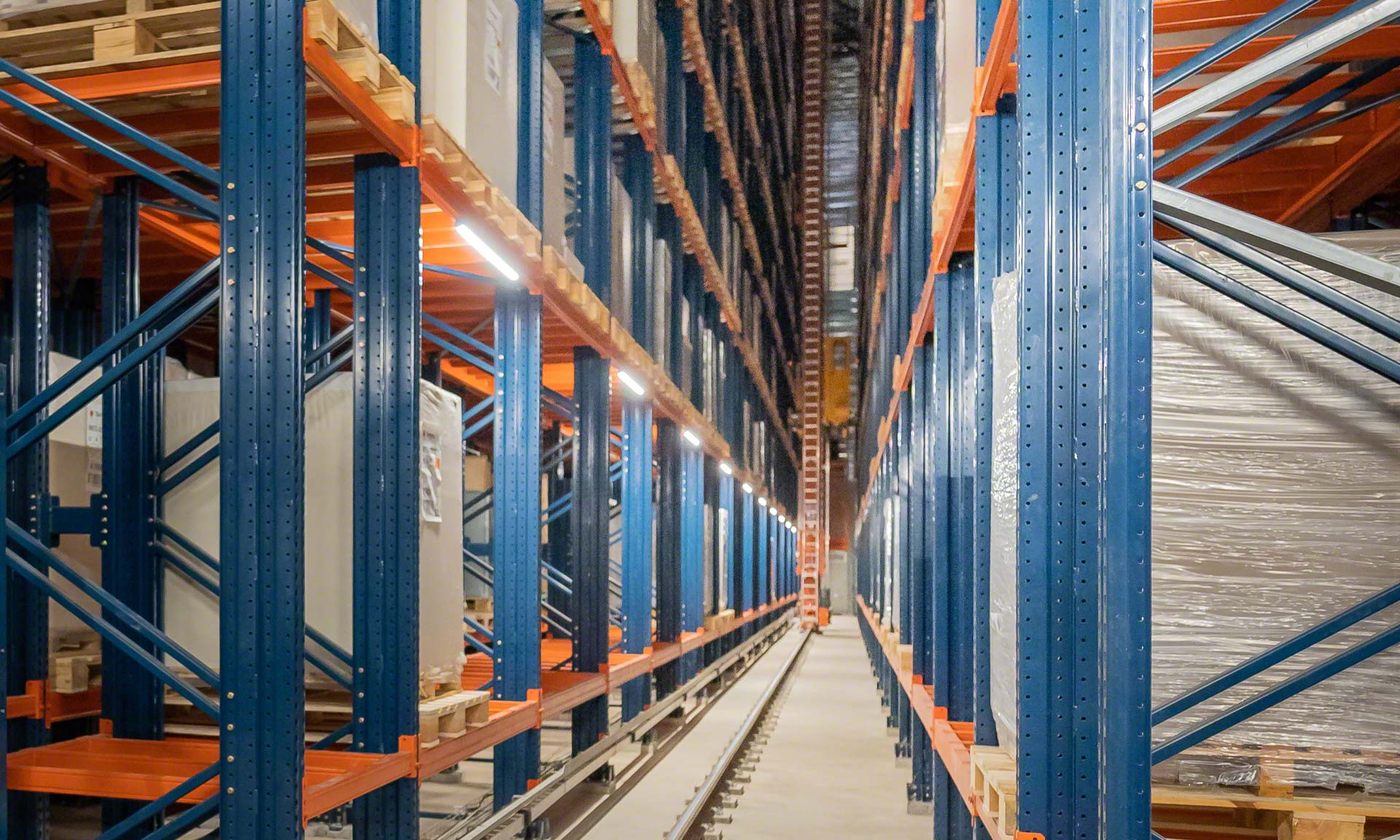 Alzamora Group: automated warehouse for packaging - Mecalux.co.uk