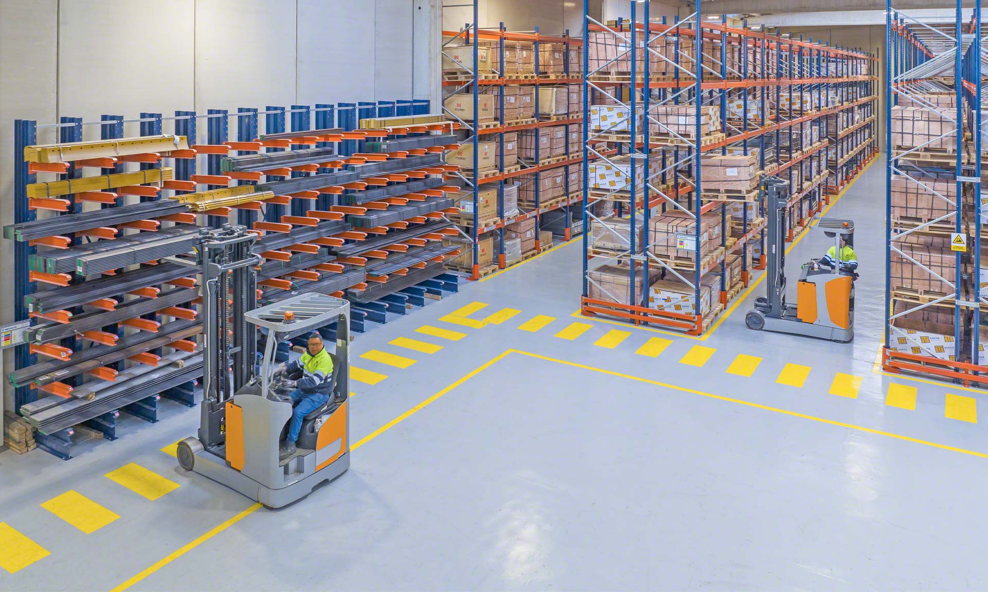 ETESA warehouse with Easy WMS - Mecalux.co.uk