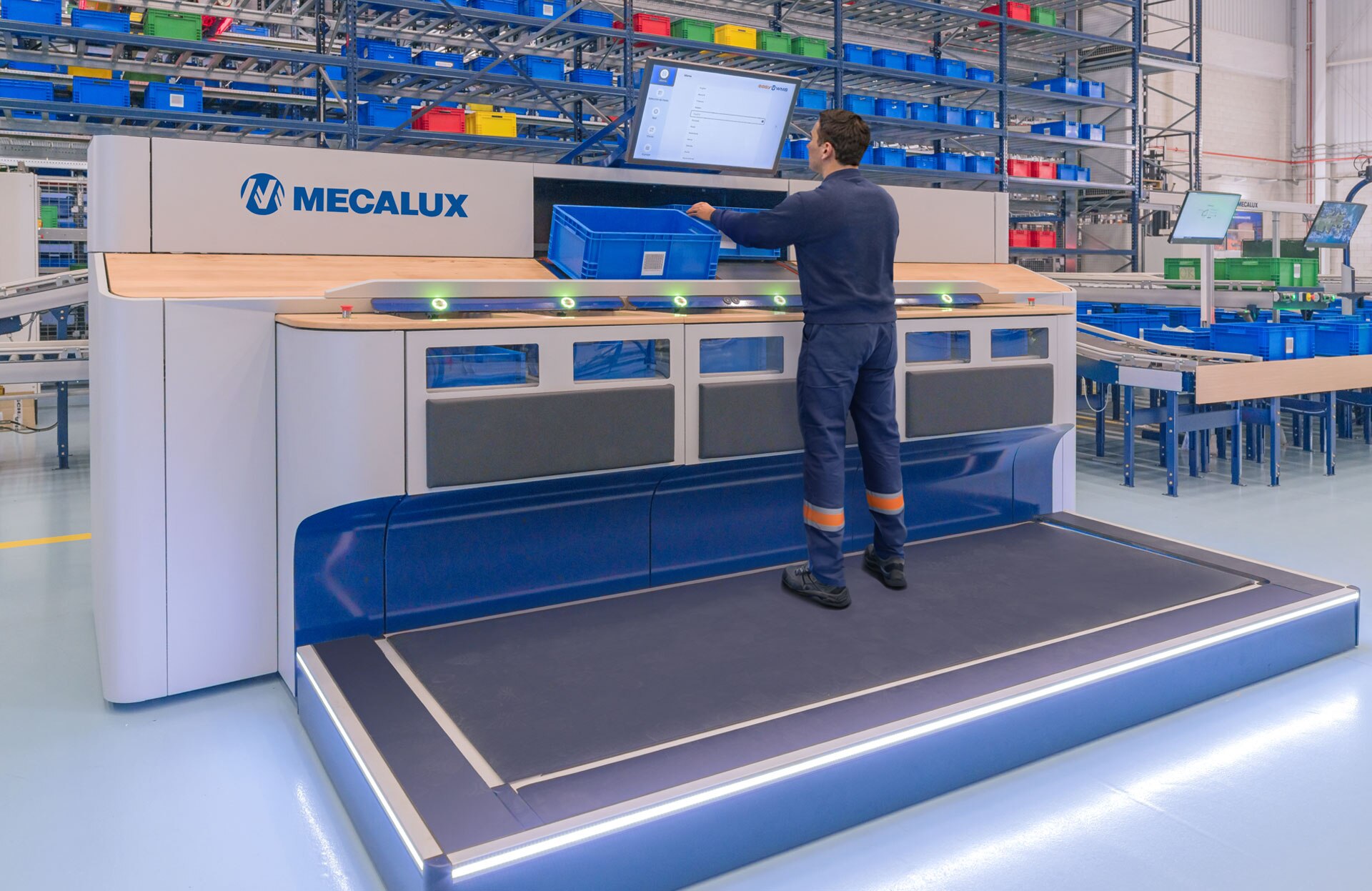 High-Performance Pick Station - Mecalux.co.uk