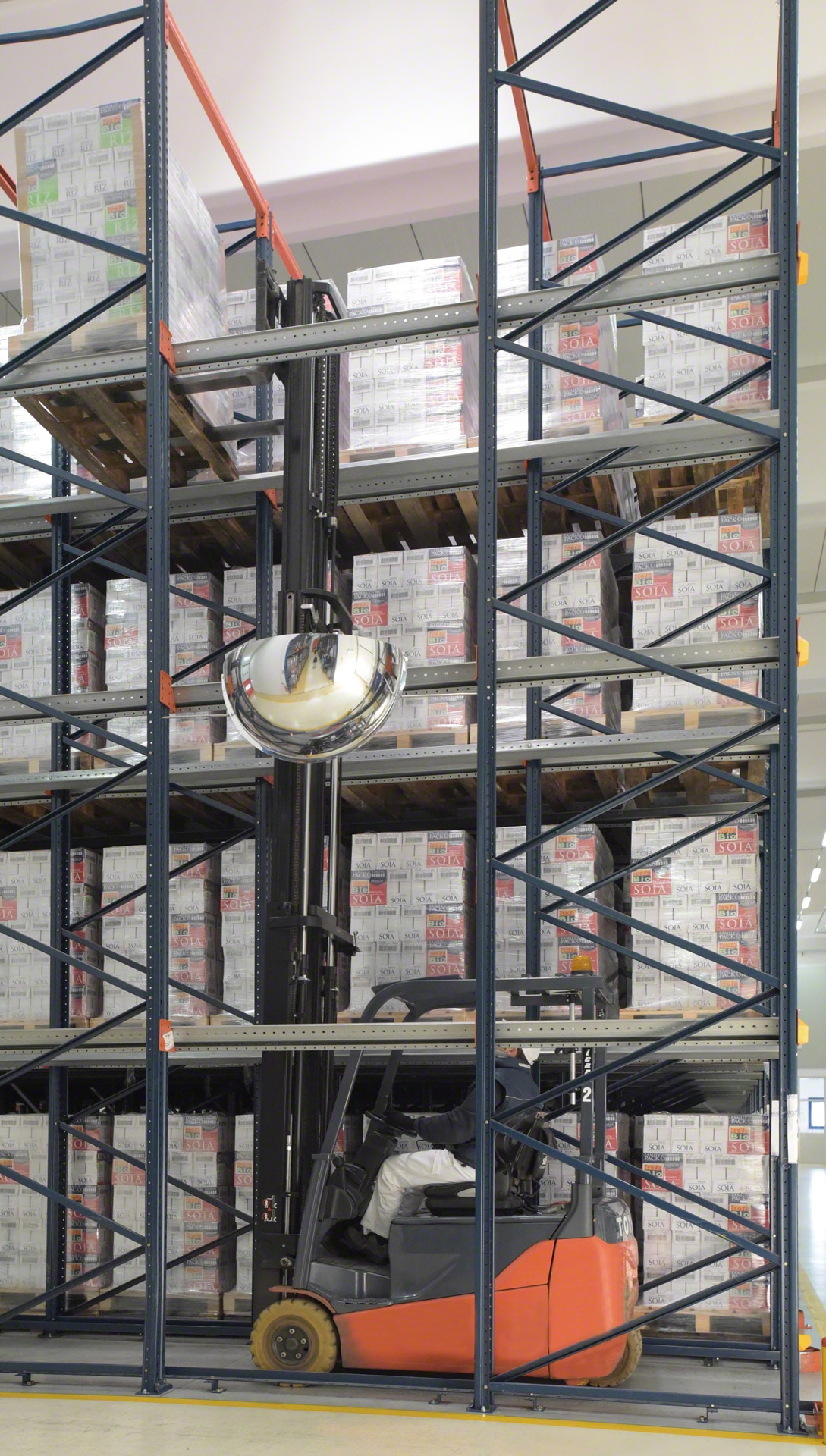 Drive-In Racking | Pallet Racking - Mecalux.co.uk