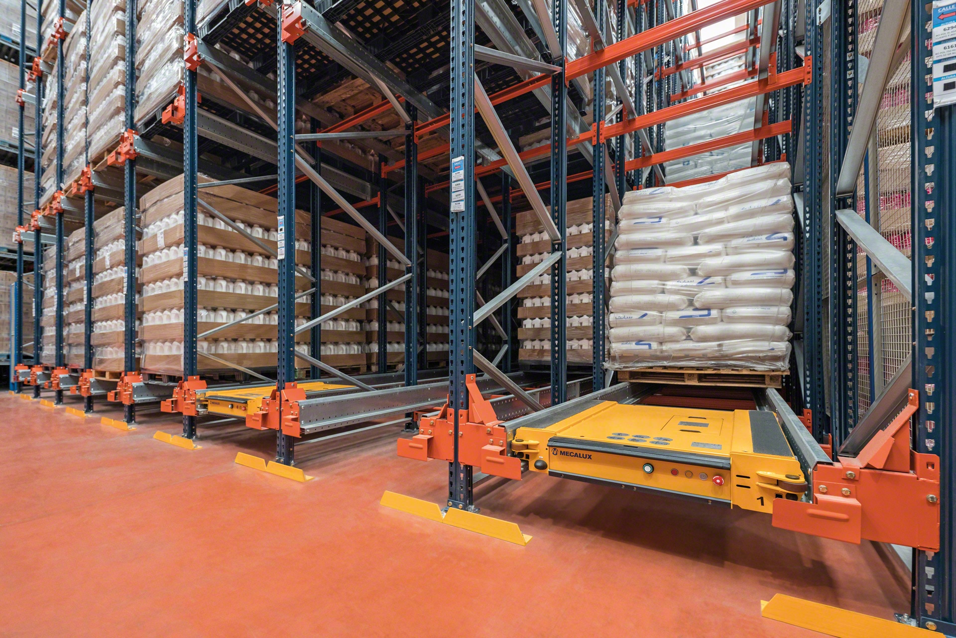 Pallet Shuttle - Mecalux.co.uk